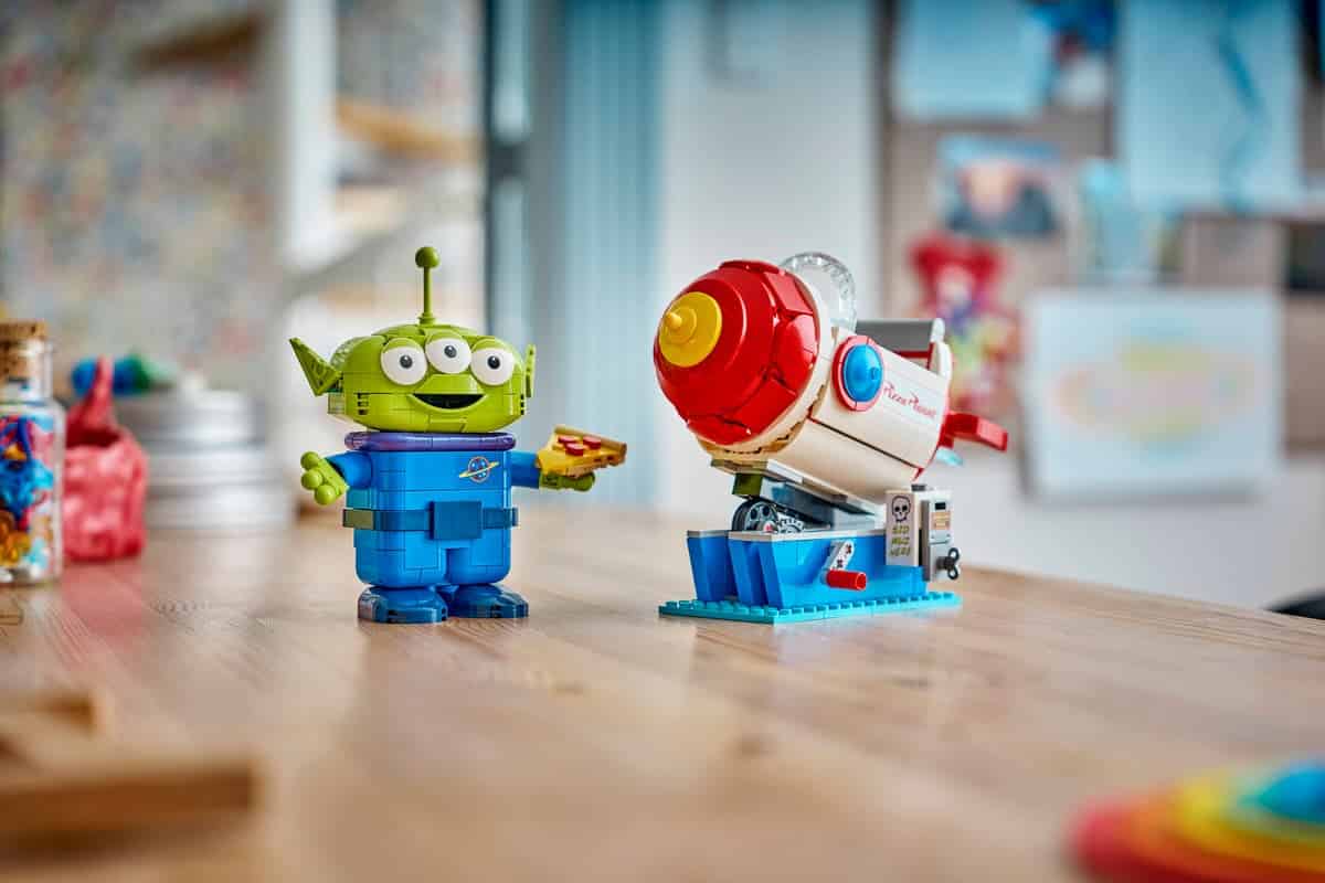LEGO 43307 Alien Fusée Pizza Planet : offres et infos | ChocoBonPlan.com